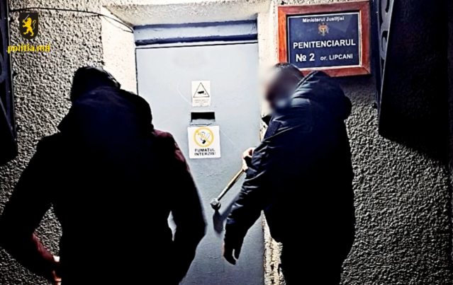 400.000 de lei pentru a nu posta poze intime pe internet: Grupare ...