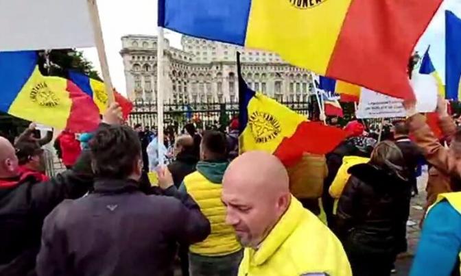 Protest AUR la poarta Parlamentului României. Orban a fost agresat: „Am ...