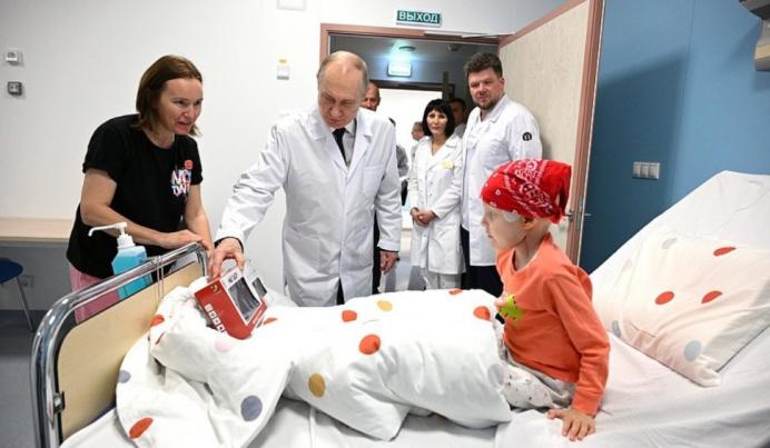 Liderul de la Kremlin, ignorat de un copil grav bolnav. Băiatul a ...