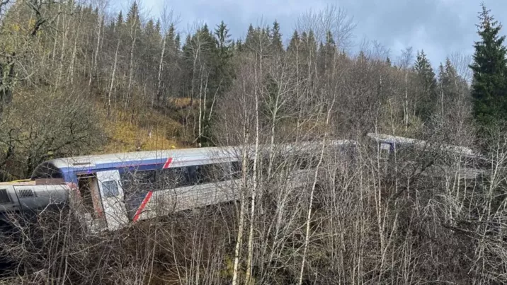 Un mort și patru răniți după ce un tren a deraiat în Norvegia ...