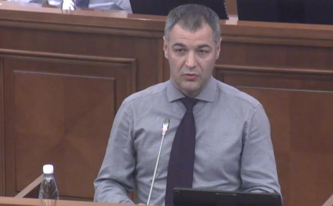 Octavian Țîcu a blocat tribuna Parlamentului. Maia Sandu: „Vă rog să-mi ...