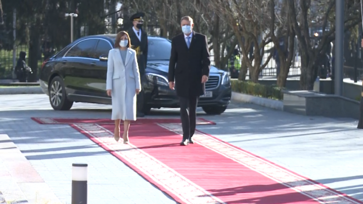 Iohannis, în vizită după 5 ani. Președintele României, întâlnit la ...