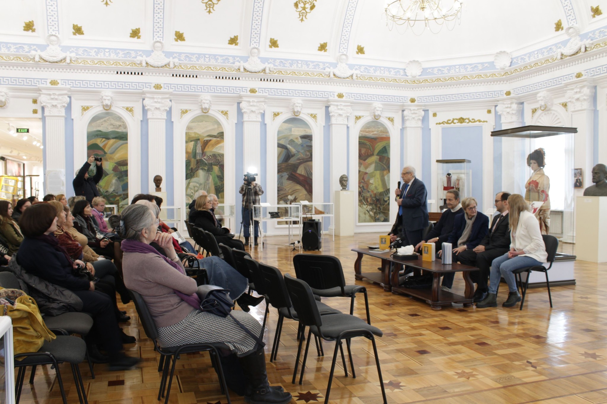 Ministrul Culturii s-a întâlnit cu fiul mezin al sopranei Maria ...