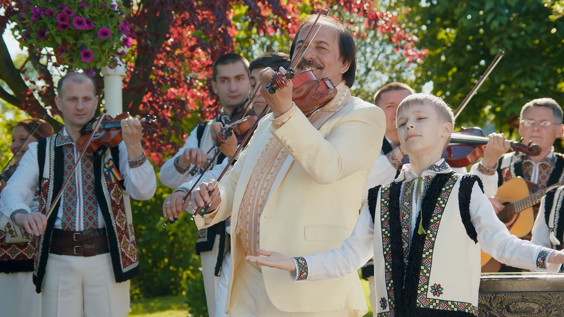 TV8.md - /VIDEO/ Așa tată, așa fiu! Feciorul interpretului Ion Paladi ...