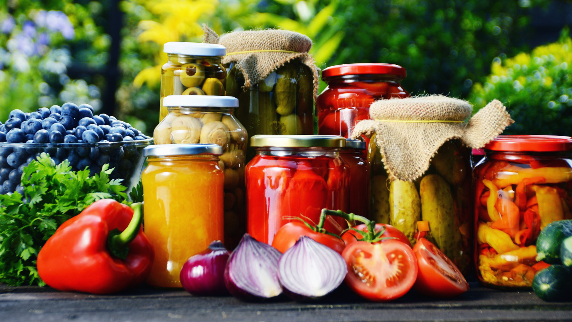 TV8.md - De la legume conservate până la untură și jumări. Cum arată un ...