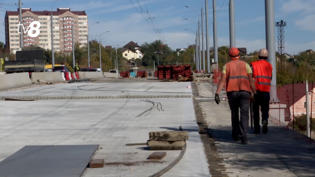 TV8.md - /VIDEO/ Nu scăpăm de traficul infernal de pe strada Mihai Viteazul. Prima porțiune a ...