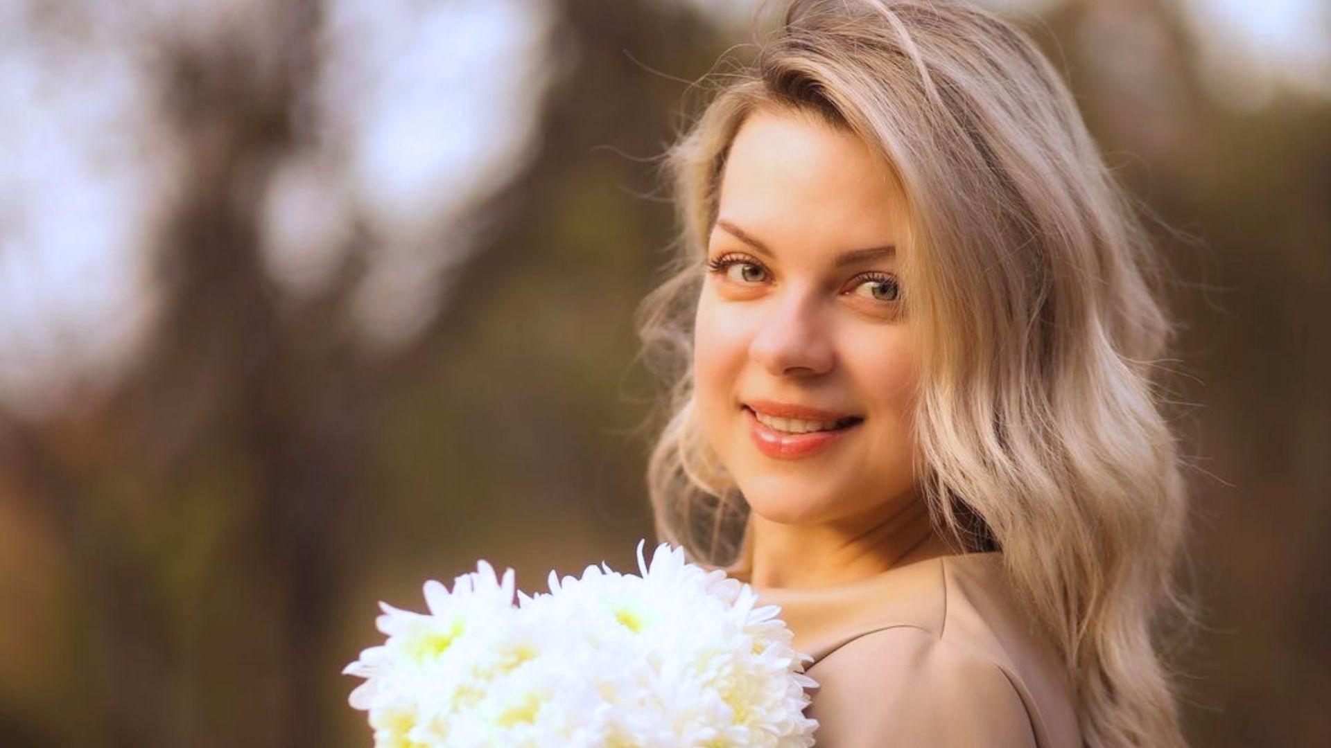 TV8.md - /VIDEO/ Aniversare de neuitat! Marina Cârnaț, surprinsă cu flori și baloane la 40 de ...