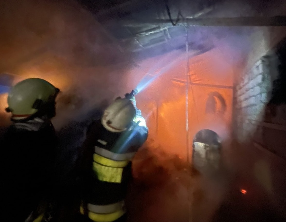 TV8.md - /FOTO/ Brichete în flăcări! Cca 70 de tone de materie primă ...