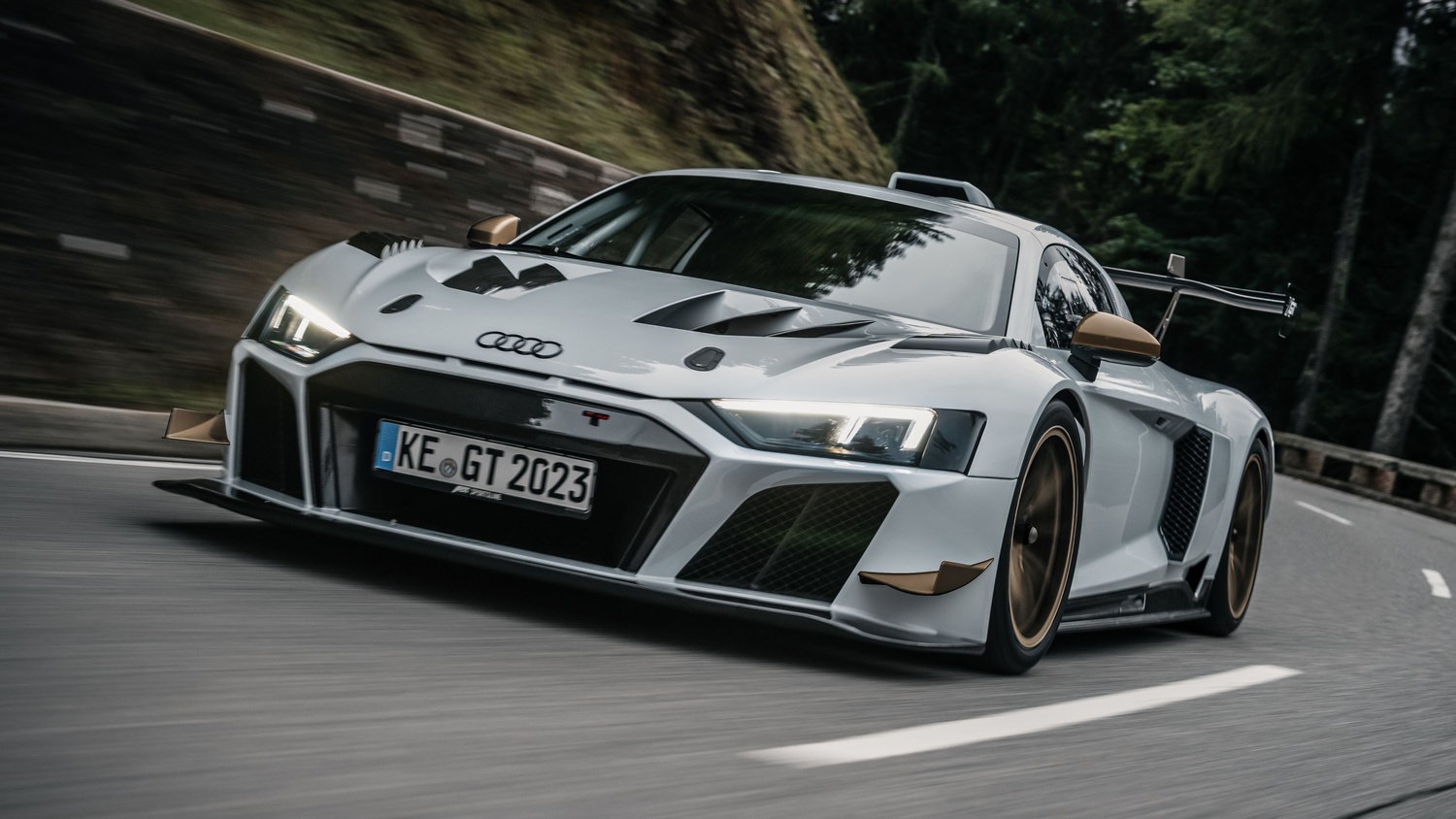 TV8.md - Poți merge cu el și la shopping. Noul ABT XGT este un Audi R8 ...