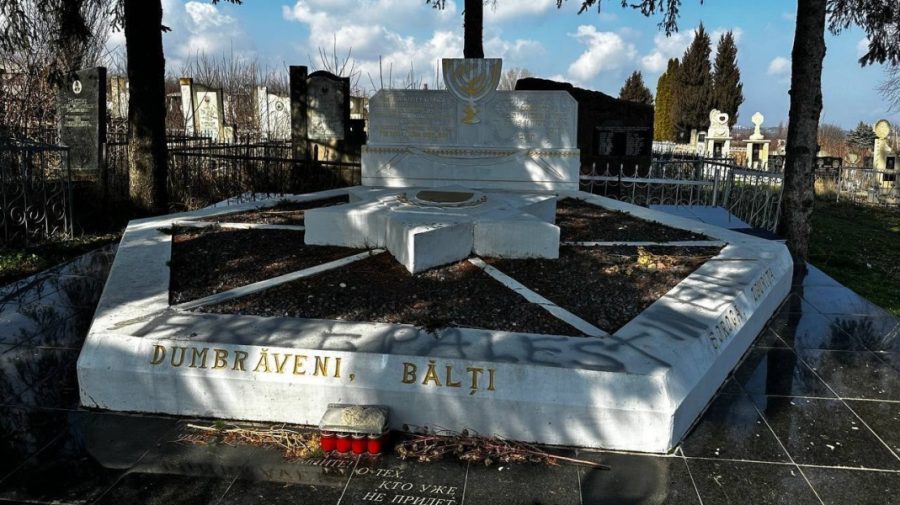 TV8.md - Simboluri interzise pe un monument dintr-un cimitir de la ...