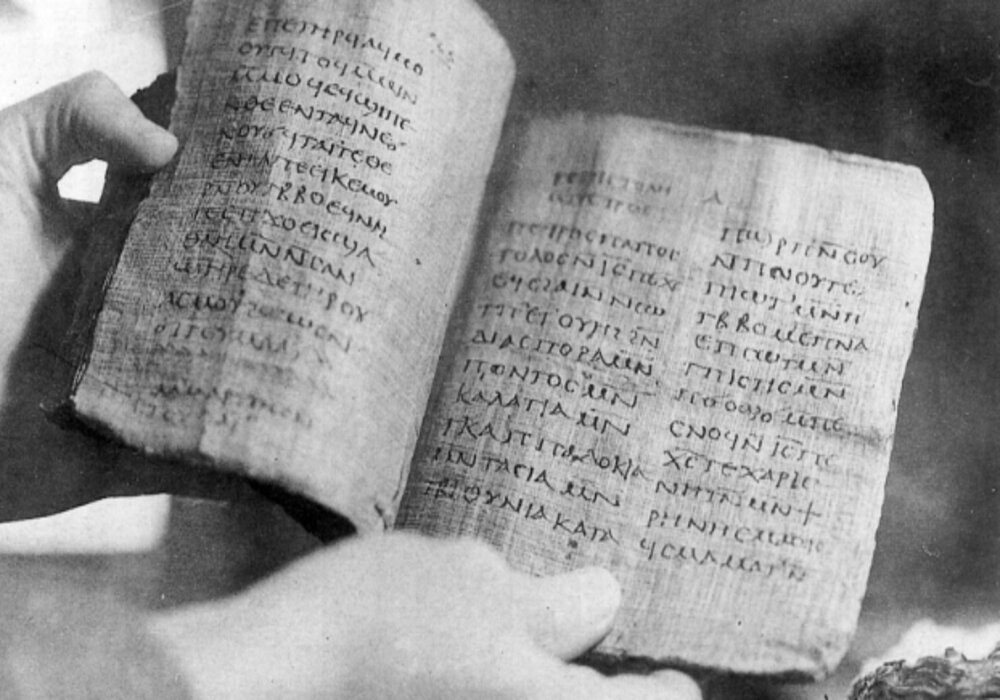 TV8.md - Una dintre cele mai vechi cărți creștine, scoasă la licitație ...