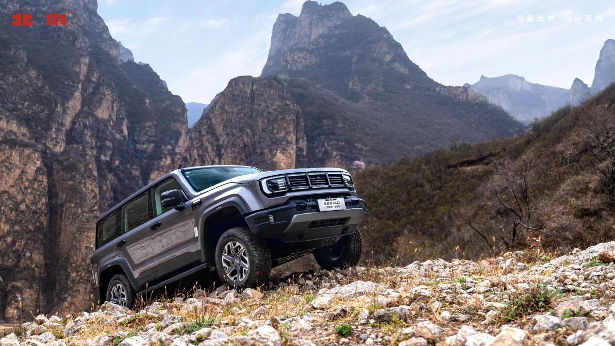 TV8.md - Noul Beijing BJ40 Climber este dedicat pentru off-road și are un acoperiș interesant