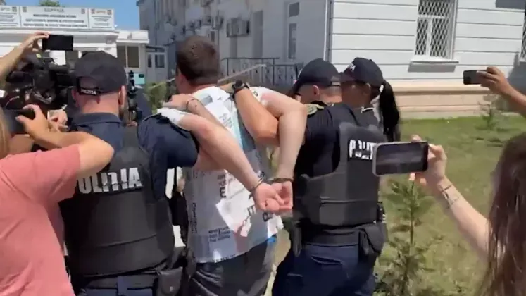 TV8.md - /VIDEO/ Cazul profesorului incendiat, la universitate: Studentul care a vrut să se ...