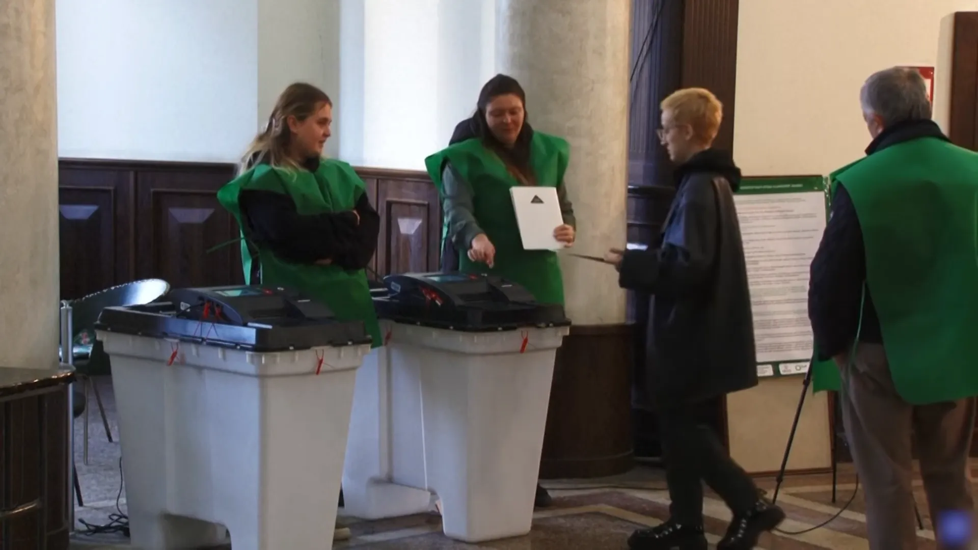 TV8.md - /VIDEO/ Alegeri parlamentare în Georgia. Bătaie la o secție de ...