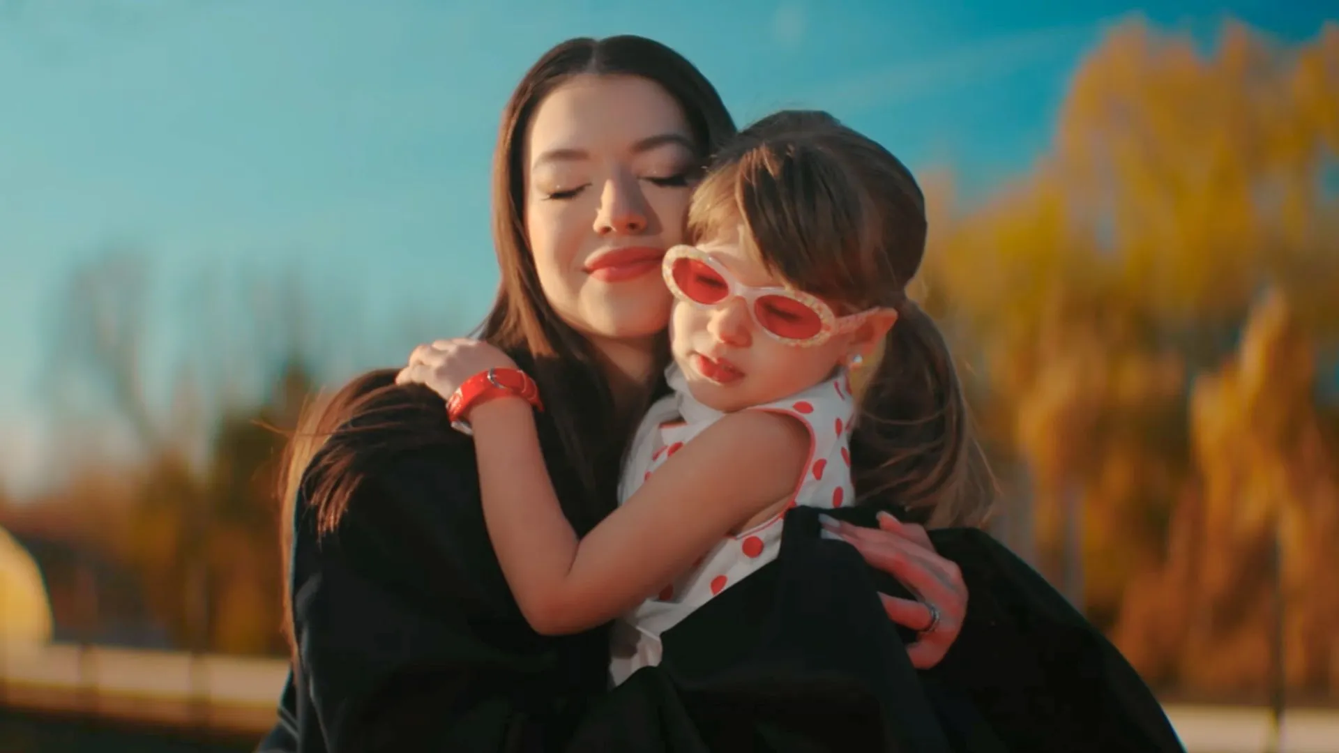 TV8.md - /VIDEO/ Cleopatra Stratan revine cu „Ghiță”: Remake emoționant după 19 ani de la ...