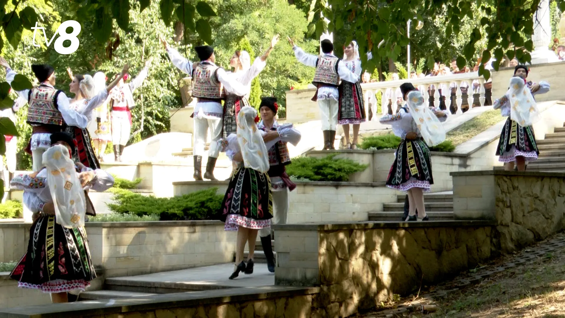 TV8.md - /VIDEO/ 80 de ani de la fondarea „Joc”: Ansamblul a reinterpretat un moment istoric în ...