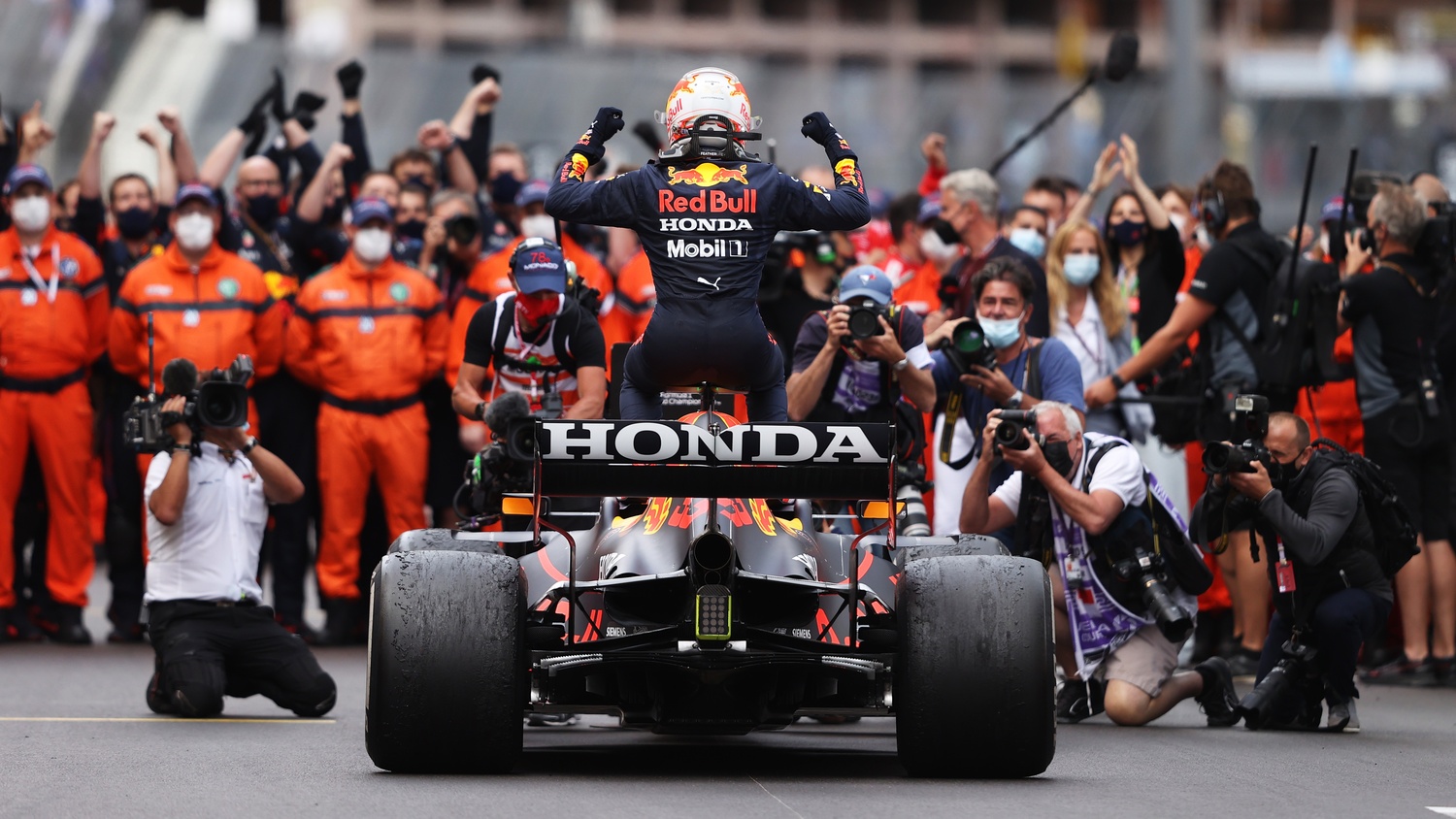 TV8.md - Red Bull Racing a preluat pentru prima dată conducerea în F1 ...