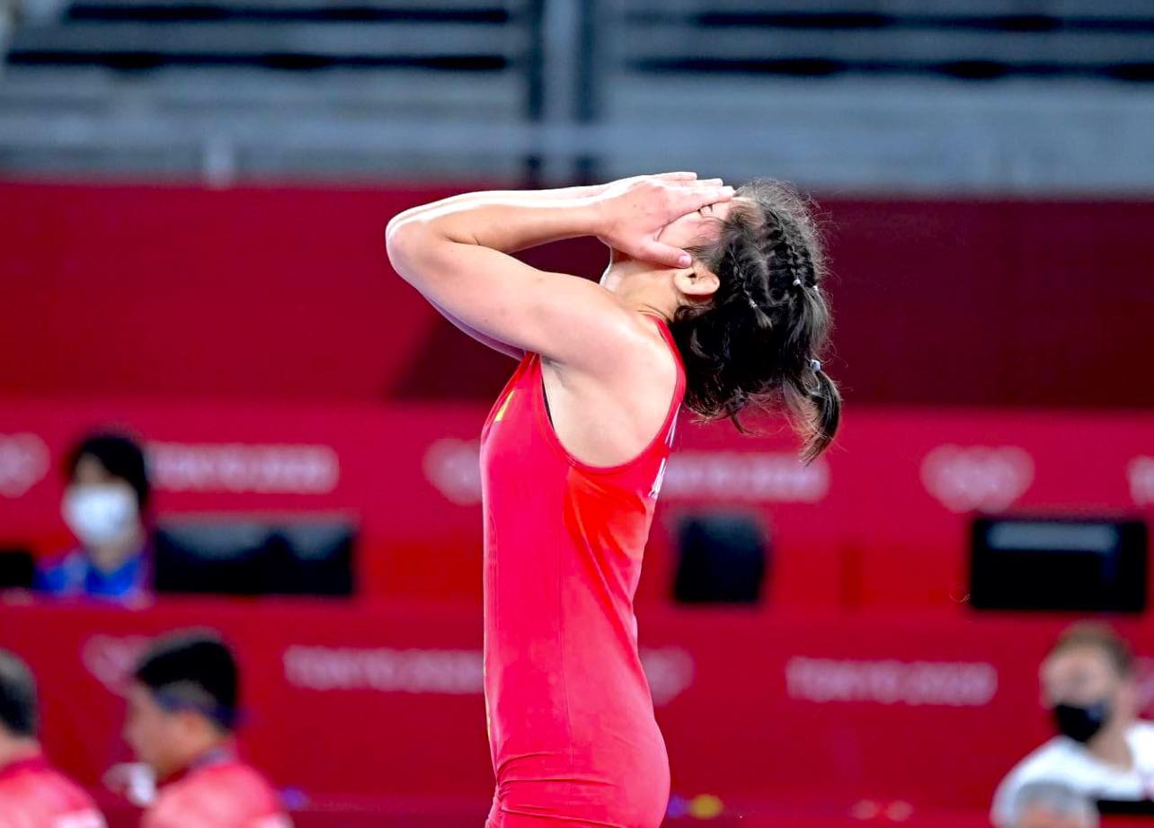 TV8.md - /VIDEO/ Cu fanfară și flori! Cum a fost întâmpinată tripla ...