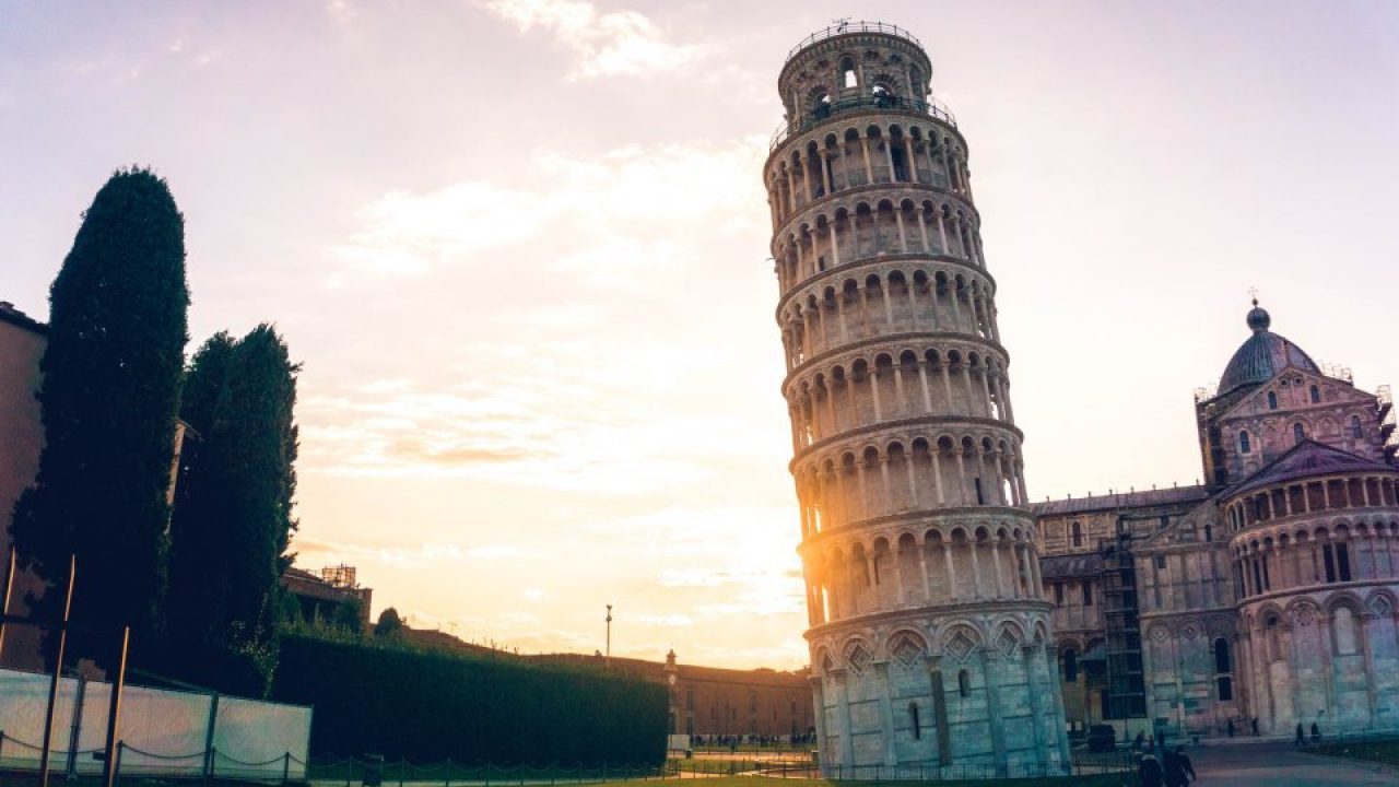 Turnul din Pisa şi-a schimbat gradul de înclinare cu patru centimetri ...